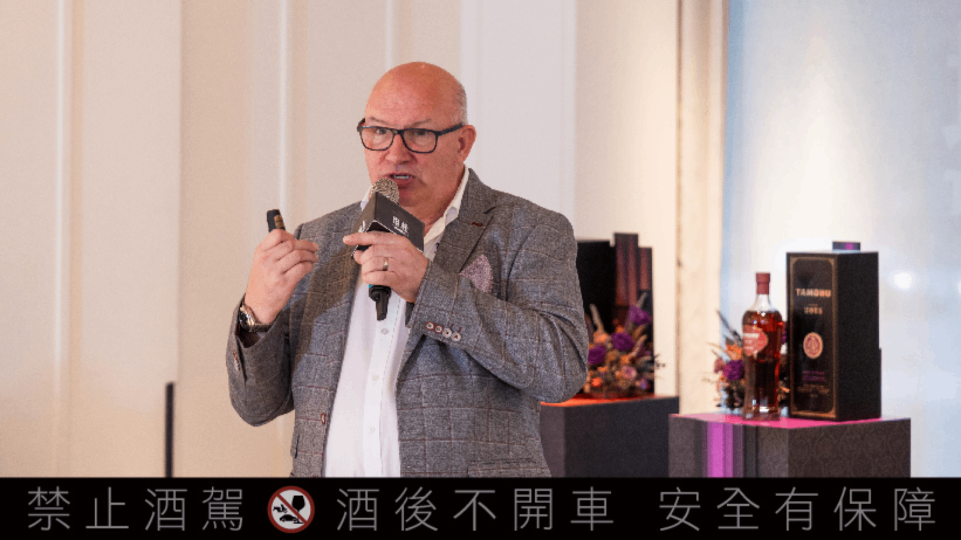 坦杜酒廠經理Sandy McIntyre獻給台灣的專屬單桶